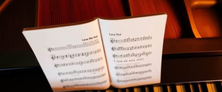 Download Ravyn Lenae "Love Me Not" Sheet Music – Piano Guide